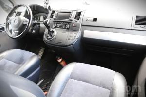 White Volkswagen Multivan 2011 in Riga, with an engine capacity of 2.00 L and mileage of 286 thousand km for 10995 €, photo 11 on AUTOMOTO.COM.LV