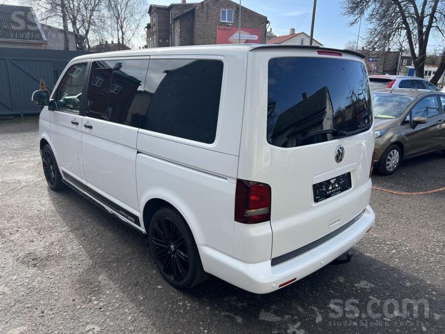 White Volkswagen Multivan 2011 in Liepaja, with an engine capacity of 2.00 L and mileage of 265 thousand km for 18250 €, photo 5 on AUTOMOTO.COM.LV