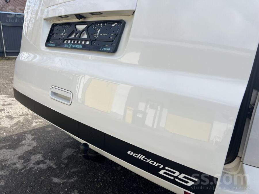 White Volkswagen Multivan 2011 in Liepaja, with an engine capacity of 2.00 L and mileage of 265 thousand km for 18250 €, photo 7 on AUTOMOTO.COM.LV