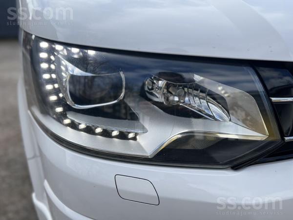 White Volkswagen Multivan 2011 in Liepaja, with an engine capacity of 2.00 L and mileage of 265 thousand km for 18250 €, photo 8 on AUTOMOTO.COM.LV