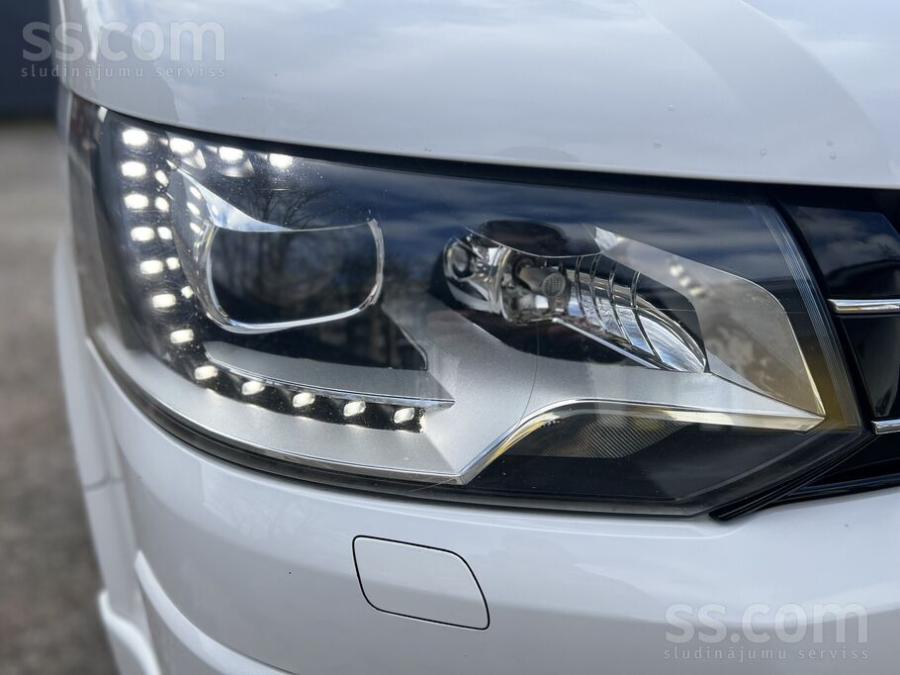 White Volkswagen Multivan 2011 in Liepaja, with an engine capacity of 2.00 L and mileage of 265 thousand km for 18250 €, photo 8 on AUTOMOTO.COM.LV