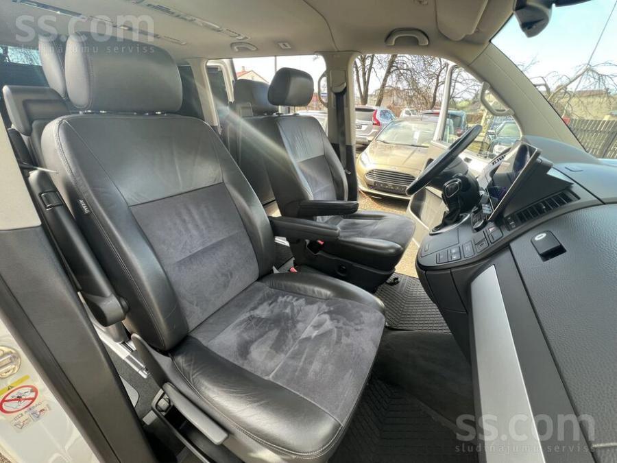 White Volkswagen Multivan 2011 in Liepaja, with an engine capacity of 2.00 L and mileage of 265 thousand km for 18250 €, photo 10 on AUTOMOTO.COM.LV