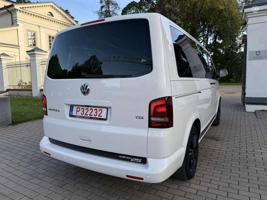 White Volkswagen Multivan 2012 in Vilnius, with an engine capacity of 1.97 L and mileage of 142 thousand km for 18200 €, photo 13 on AUTOMOTO.COM.LV