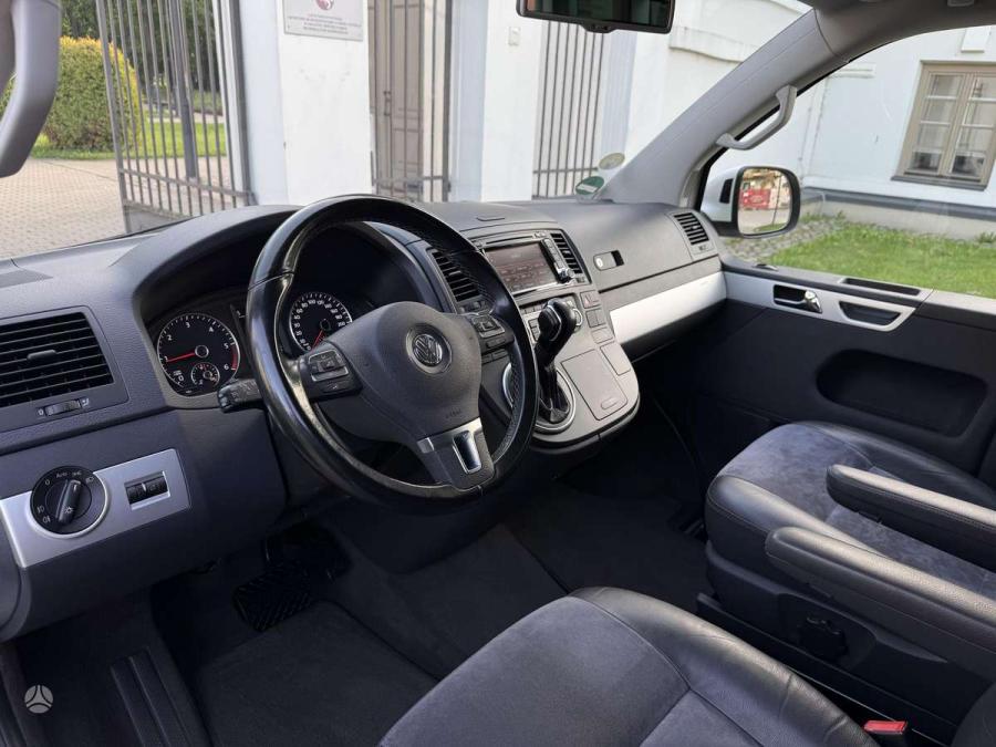 White Volkswagen Multivan 2012 in Vilnius, with an engine capacity of 1.97 L and mileage of 142 thousand km for 18200 €, photo 15 on AUTOMOTO.COM.LV