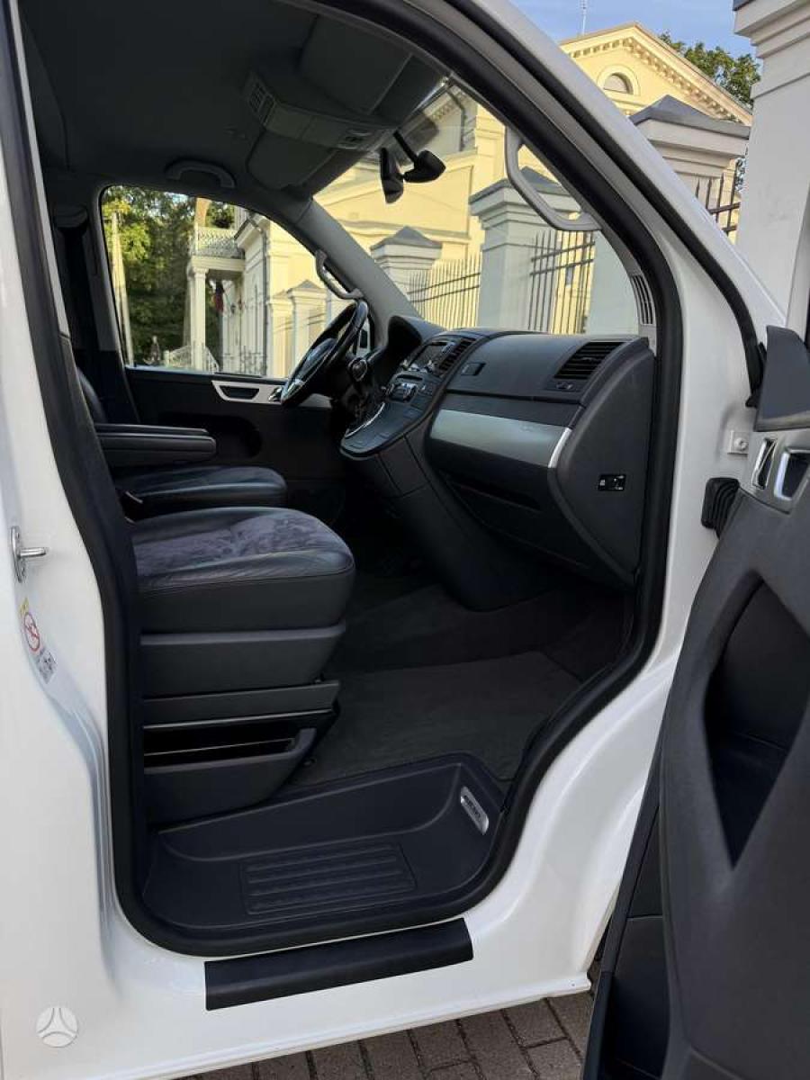 White Volkswagen Multivan 2012 in Vilnius, with an engine capacity of 1.97 L and mileage of 142 thousand km for 18200 €, photo 20 on AUTOMOTO.COM.LV
