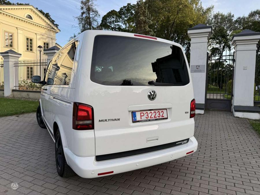 White Volkswagen Multivan 2012 in Vilnius, with an engine capacity of 1.97 L and mileage of 142 thousand km for 18200 €, photo 26 on AUTOMOTO.COM.LV