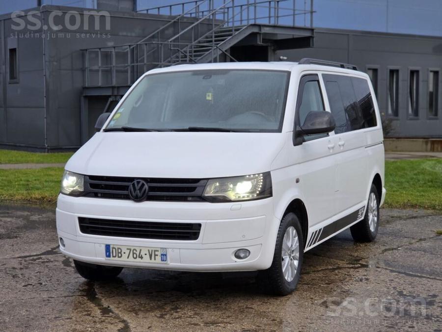 White Volkswagen Multivan 2013 in Riga, with an engine capacity of 2.00 L and mileage of 231 thousand km for 17450 €, photo 10 on AUTOMOTO.COM.LV