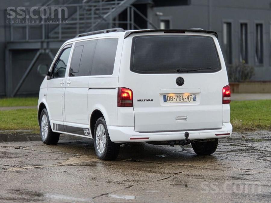 White Volkswagen Multivan 2013 in Riga, with an engine capacity of 2.00 L and mileage of 231 thousand km for 17450 €, photo 11 on AUTOMOTO.COM.LV