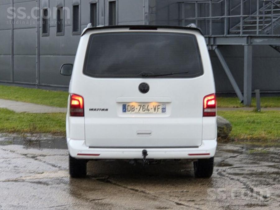 White Volkswagen Multivan 2013 in Riga, with an engine capacity of 2.00 L and mileage of 231 thousand km for 17450 €, photo 12 on AUTOMOTO.COM.LV