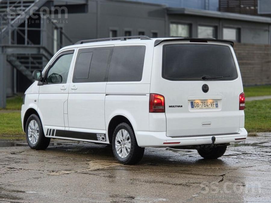 White Volkswagen Multivan 2013 in Riga, with an engine capacity of 2.00 L and mileage of 231 thousand km for 17450 €, photo 15 on AUTOMOTO.COM.LV