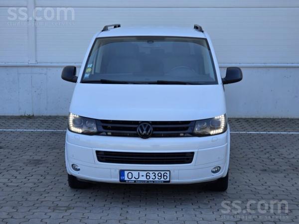 White Volkswagen Multivan 2013 in Riga, with an engine capacity of 2.00 L and mileage of 231 thousand km for 16990 €, photo 4 on AUTOMOTO.COM.LV
