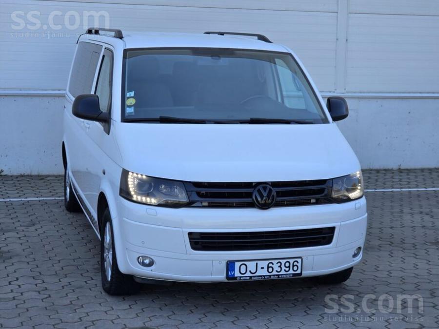 White Volkswagen Multivan 2013 in Riga, with an engine capacity of 2.00 L and mileage of 231 thousand km for 16990 €, photo 9 on AUTOMOTO.COM.LV