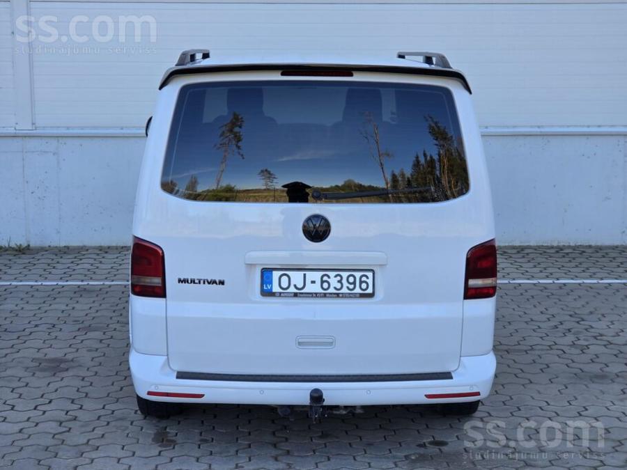 White Volkswagen Multivan 2013 in Riga, with an engine capacity of 2.00 L and mileage of 231 thousand km for 16990 €, photo 12 on AUTOMOTO.COM.LV