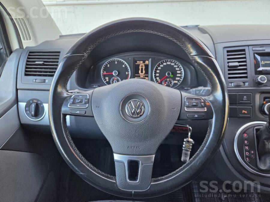 White Volkswagen Multivan 2013 in Riga, with an engine capacity of 2.00 L and mileage of 231 thousand km for 16990 €, photo 23 on AUTOMOTO.COM.LV
