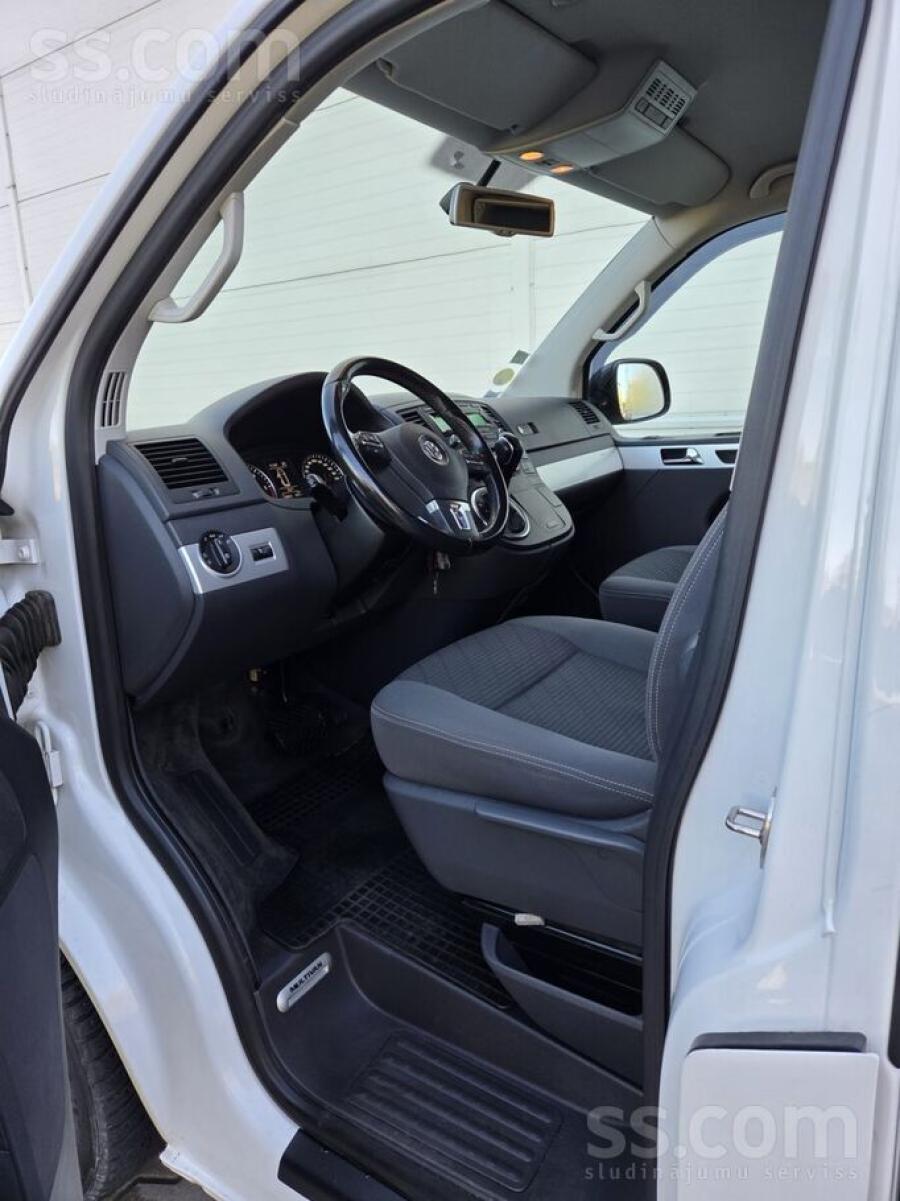 White Volkswagen Multivan 2013 in Riga, with an engine capacity of 2.00 L and mileage of 231 thousand km for 16990 €, photo 29 on AUTOMOTO.COM.LV