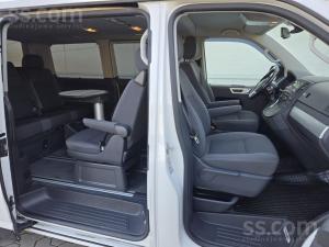 White Volkswagen Multivan 2013 in Riga, with an engine capacity of 2.00 L and mileage of 231 thousand km for 16990 €, photo 32 on AUTOMOTO.COM.LV