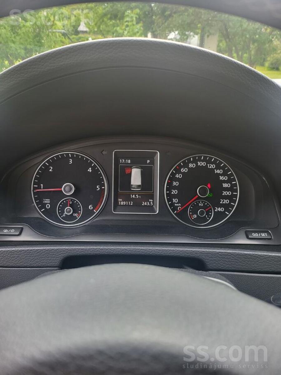 Balts Volkswagen Multivan 2014 Rīga, ar dzinēja tilpumu 2.00 L un nobraukumu 189 tūkst. km par 19900 €, foto 15 vietnē AUTOMOTO.COM.LV