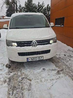 White Volkswagen Multivan 2015 in Kaunas, with an engine capacity of 1.97 L and mileage of 260 thousand km for 9900 €, photo 6 on AUTOMOTO.COM.LV