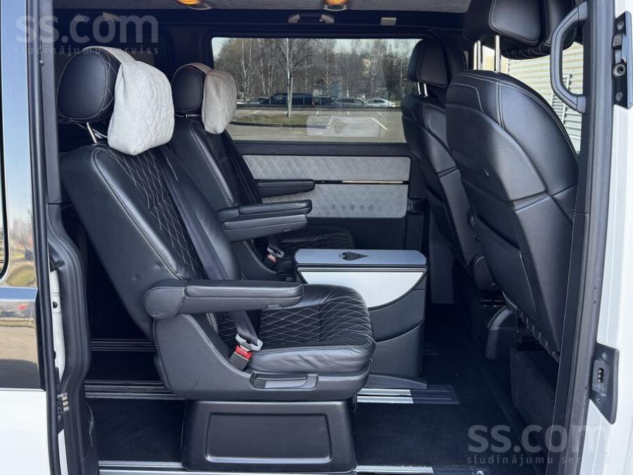 White Volkswagen Multivan 2015 in Riga, with an engine capacity of 2.00 L and mileage of 210 thousand km for 19500 €, photo 16 on AUTOMOTO.COM.LV