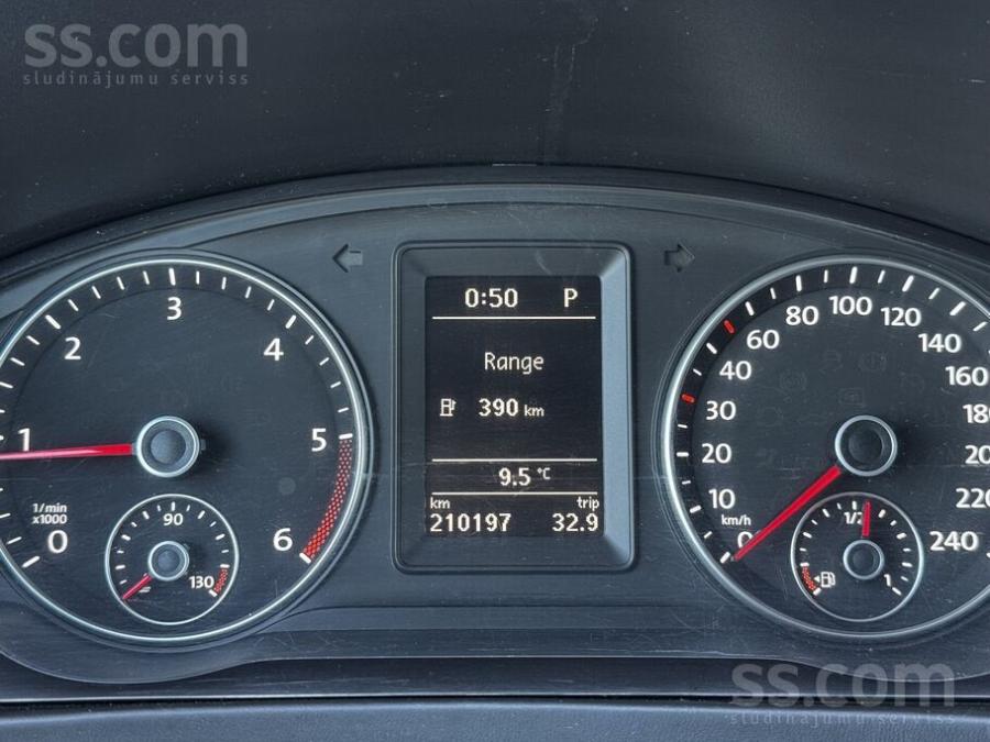 White Volkswagen Multivan 2015 in Riga, with an engine capacity of 2.00 L and mileage of 210 thousand km for 19500 €, photo 22 on AUTOMOTO.COM.LV