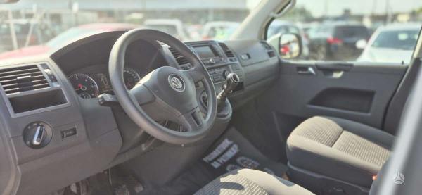 White Volkswagen Multivan 2015 in Kaunas, with an engine capacity of 1.97 L and mileage of 197 thousand km for 14750 €, photo 6 on AUTOMOTO.COM.LV