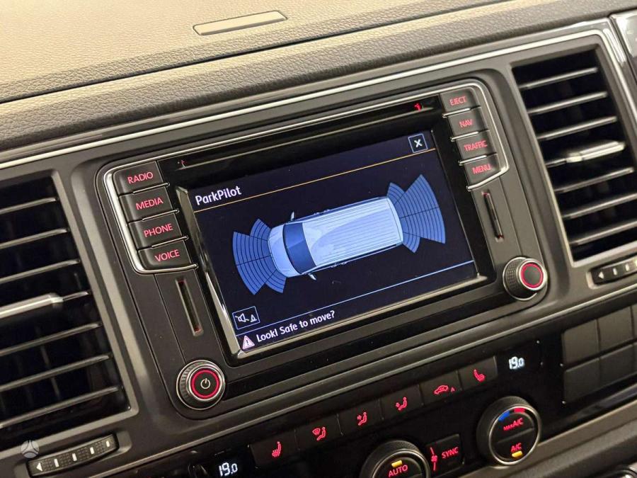 Balts Volkswagen Multivan 2016 Marijampole, ar dzinēja tilpumu 1.97 L un nobraukumu 290 tūkst. km par 20950 €, foto 14 vietnē AUTOMOTO.COM.LV
