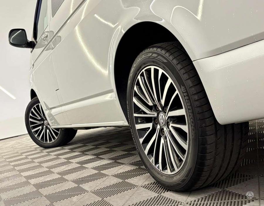 Balts Volkswagen Multivan 2016 Marijampole, ar dzinēja tilpumu 1.97 L un nobraukumu 290 tūkst. km par 20950 €, foto 19 vietnē AUTOMOTO.COM.LV