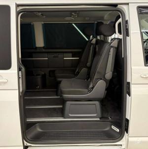 Balts Volkswagen Multivan 2016 Marijampole, ar dzinēja tilpumu 1.97 L un nobraukumu 290 tūkst. km par 20950 €, foto 23 vietnē AUTOMOTO.COM.LV