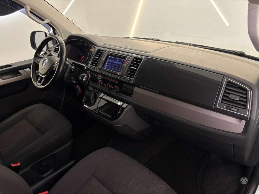 Balts Volkswagen Multivan 2016 Marijampole, ar dzinēja tilpumu 1.97 L un nobraukumu 290 tūkst. km par 20950 €, foto 26 vietnē AUTOMOTO.COM.LV