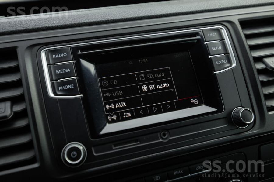 Balts Volkswagen Multivan 2016 Tukums, ar dzinēja tilpumu 2.00 L un nobraukumu 0 tūkst. km par 17000 €, foto 14 vietnē AUTOMOTO.COM.LV
