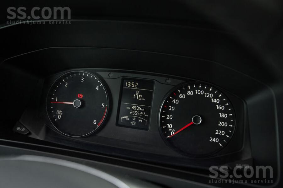 Balts Volkswagen Multivan 2016 Tukums, ar dzinēja tilpumu 2.00 L un nobraukumu 0 tūkst. km par 17000 €, foto 15 vietnē AUTOMOTO.COM.LV
