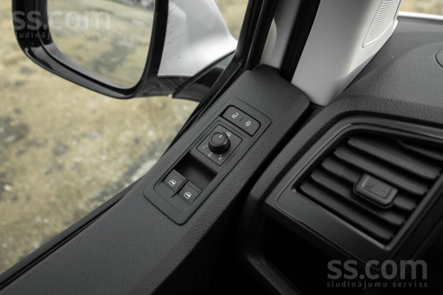 Balts Volkswagen Multivan 2016 Tukums, ar dzinēja tilpumu 2.00 L un nobraukumu 0 tūkst. km par 17000 €, foto 17 vietnē AUTOMOTO.COM.LV