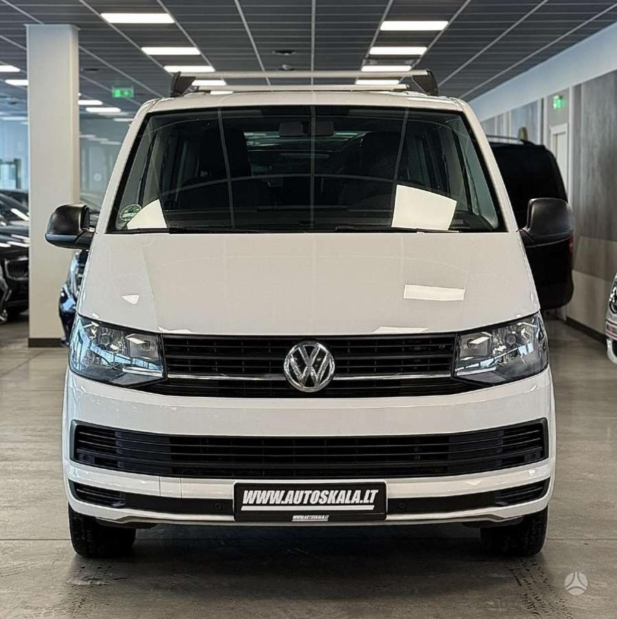 White Volkswagen Multivan 2017 in Klaipeda, with an engine capacity of 2.00 L and mileage of 297 thousand km for 19900 €, photo 4 on AUTOMOTO.COM.LV