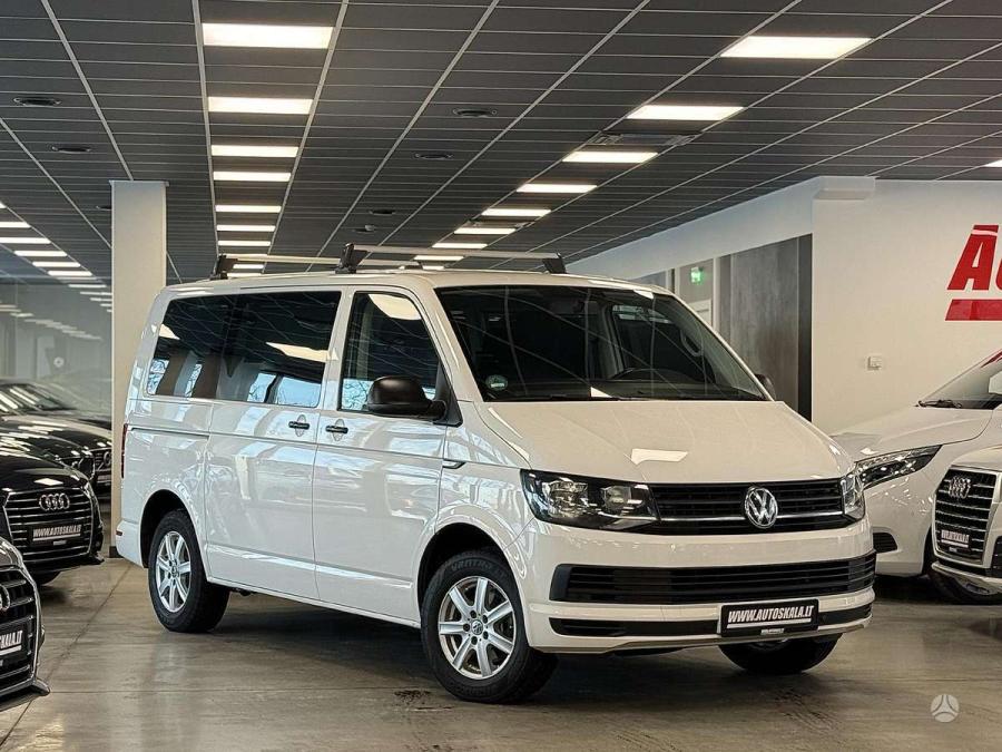 White Volkswagen Multivan 2017 in Klaipeda, with an engine capacity of 2.00 L and mileage of 297 thousand km for 19900 €, photo 5 on AUTOMOTO.COM.LV