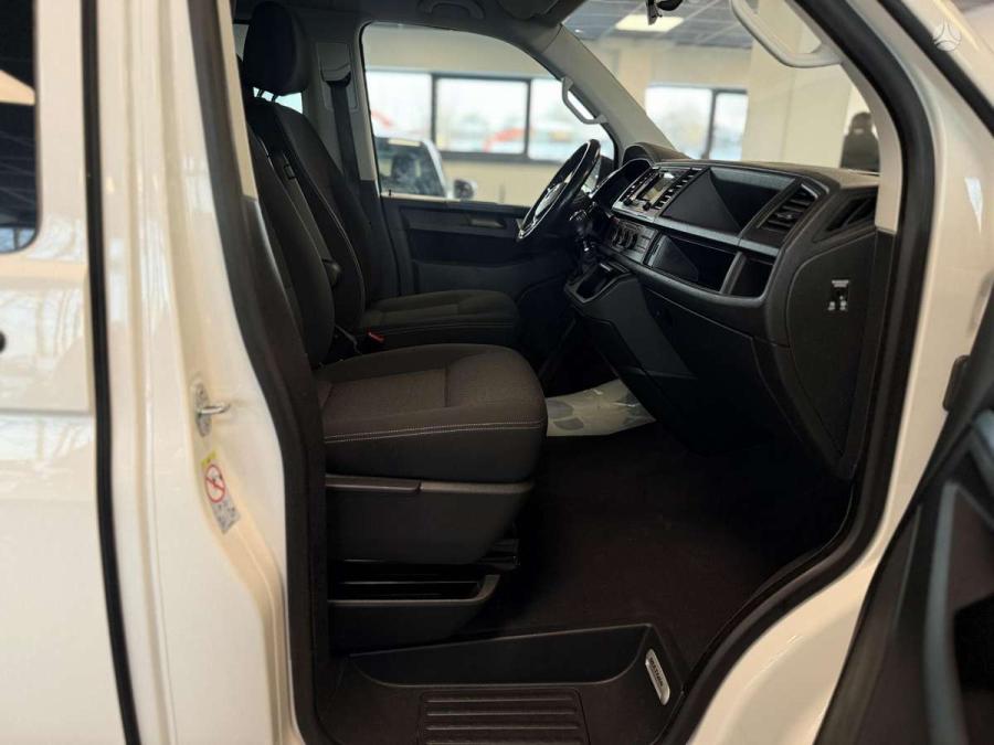 White Volkswagen Multivan 2017 in Klaipeda, with an engine capacity of 2.00 L and mileage of 297 thousand km for 19900 €, photo 23 on AUTOMOTO.COM.LV