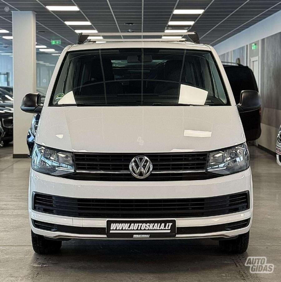 White Volkswagen Multivan 2017 in Klaipeda, with an engine capacity of 2.00 L and mileage of 297 thousand km for 19900 €, photo 4 on AUTOMOTO.COM.LV