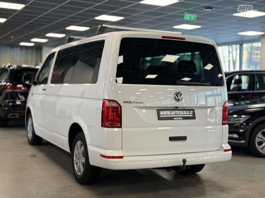 White Volkswagen Multivan 2017 in Klaipeda, with an engine capacity of 2.00 L and mileage of 297 thousand km for 19900 €, photo 11 on AUTOMOTO.COM.LV