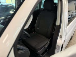 White Volkswagen Multivan 2017 in Klaipeda, with an engine capacity of 2.00 L and mileage of 297 thousand km for 19900 €, photo 27 on AUTOMOTO.COM.LV