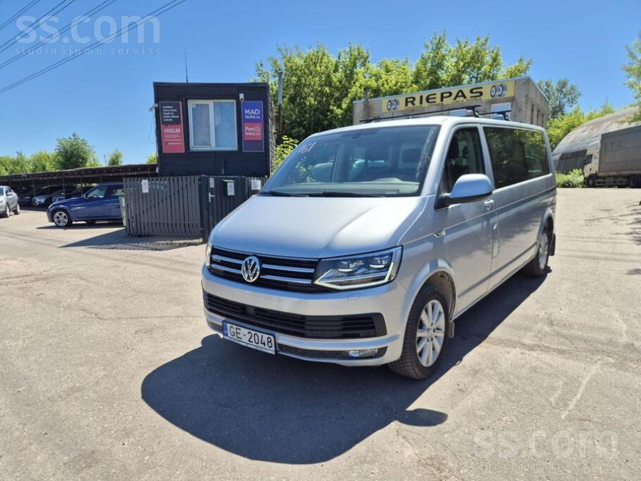 White Volkswagen Multivan 2017 in Riga, with an engine capacity of 2.00 L and mileage of 166 thousand km for 21990 €, photo 5 on AUTOMOTO.COM.LV