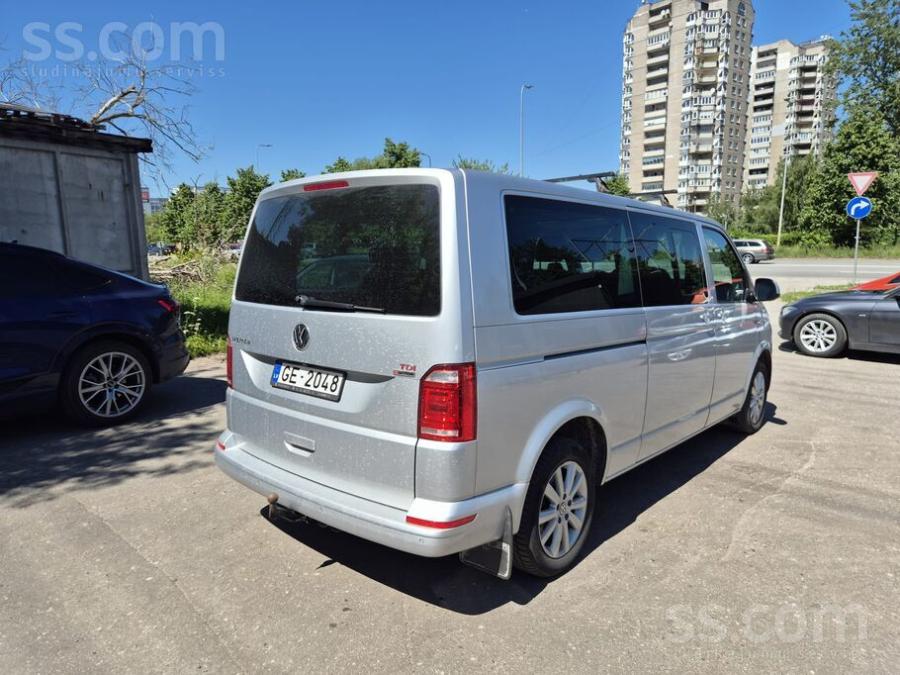 White Volkswagen Multivan 2017 in Riga, with an engine capacity of 2.00 L and mileage of 166 thousand km for 21990 €, photo 7 on AUTOMOTO.COM.LV