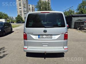 White Volkswagen Multivan 2017 in Riga, with an engine capacity of 2.00 L and mileage of 166 thousand km for 21990 €, photo 8 on AUTOMOTO.COM.LV
