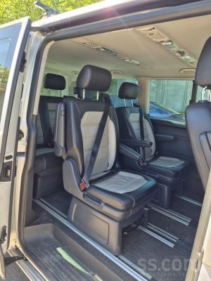White Volkswagen Multivan 2017 in Riga, with an engine capacity of 2.00 L and mileage of 166 thousand km for 21990 €, photo 11 on AUTOMOTO.COM.LV