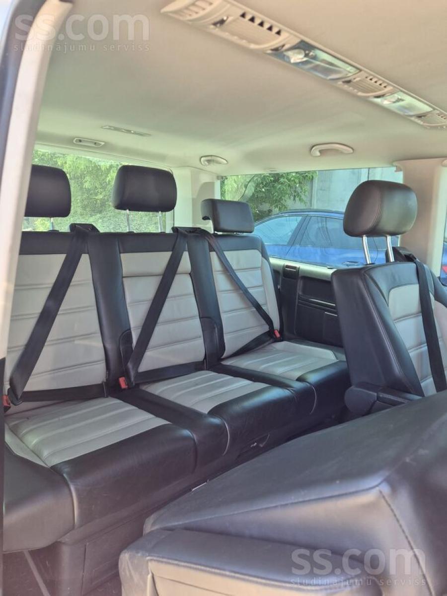 White Volkswagen Multivan 2017 in Riga, with an engine capacity of 2.00 L and mileage of 166 thousand km for 21990 €, photo 12 on AUTOMOTO.COM.LV