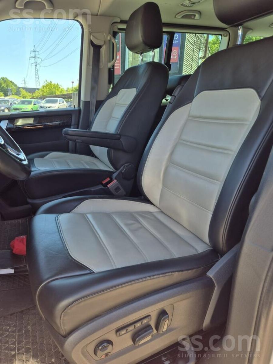 White Volkswagen Multivan 2017 in Riga, with an engine capacity of 2.00 L and mileage of 166 thousand km for 21990 €, photo 13 on AUTOMOTO.COM.LV