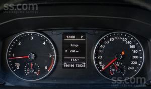 White Volkswagen Multivan 2017 in Riga, with an engine capacity of 2.00 L and mileage of 166 thousand km for 21990 €, photo 25 on AUTOMOTO.COM.LV