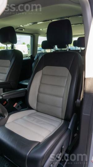 White Volkswagen Multivan 2017 in Riga, with an engine capacity of 2.00 L and mileage of 166 thousand km for 21990 €, photo 29 on AUTOMOTO.COM.LV