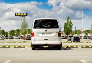 White Volkswagen Multivan 2017 in Riga, with an engine capacity of 2.00 L and mileage of 166 thousand km for 21990 €, photo 7 on AUTOMOTO.COM.LV