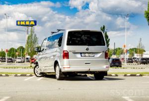 White Volkswagen Multivan 2017 in Riga, with an engine capacity of 2.00 L and mileage of 166 thousand km for 21990 €, photo 8 on AUTOMOTO.COM.LV