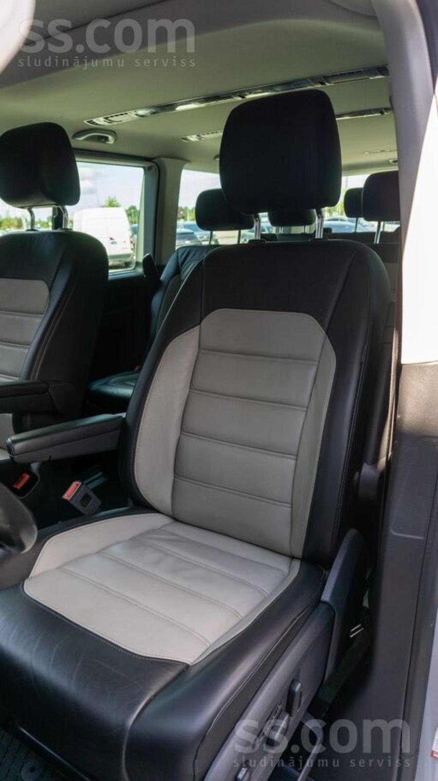 White Volkswagen Multivan 2017 in Riga, with an engine capacity of 2.00 L and mileage of 166 thousand km for 21990 €, photo 28 on AUTOMOTO.COM.LV