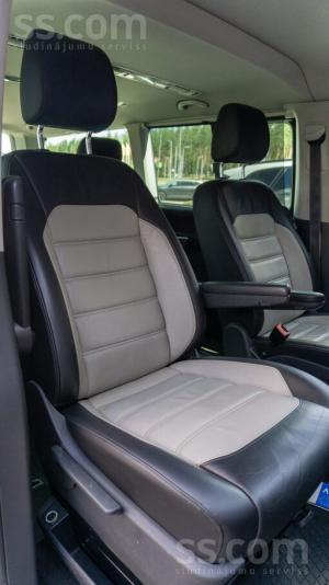 White Volkswagen Multivan 2017 in Riga, with an engine capacity of 2.00 L and mileage of 166 thousand km for 21990 €, photo 29 on AUTOMOTO.COM.LV